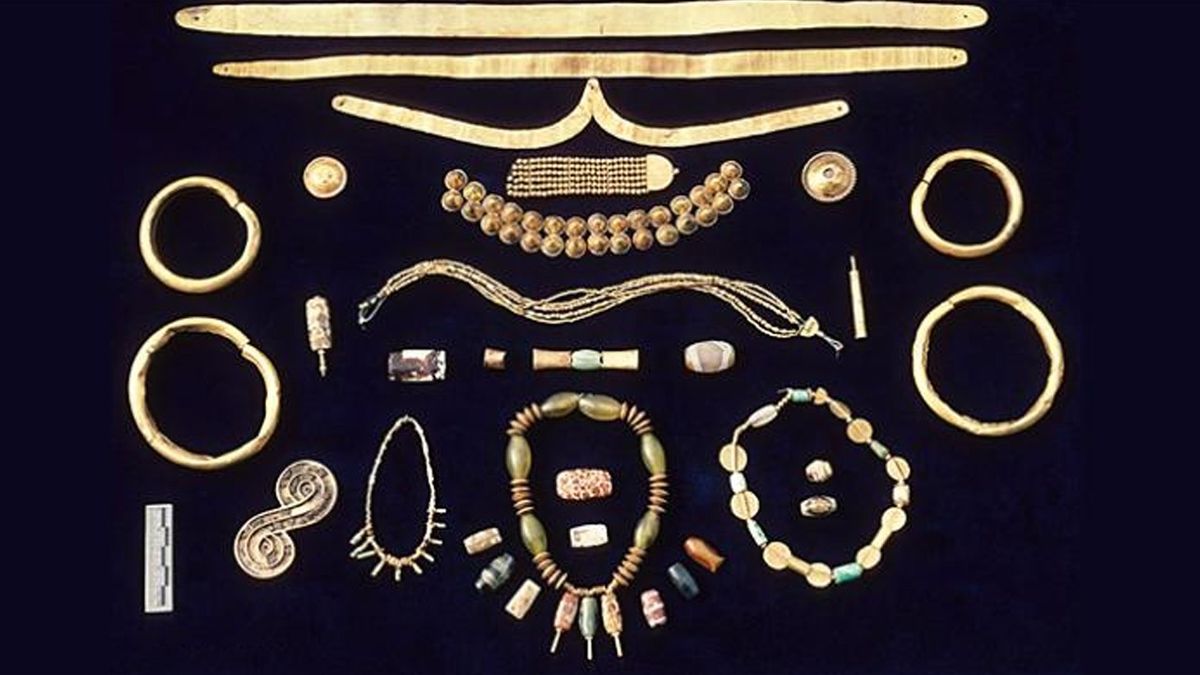 How Snake-Inspired Accessories Slithering into Pop Culture Aesthetics