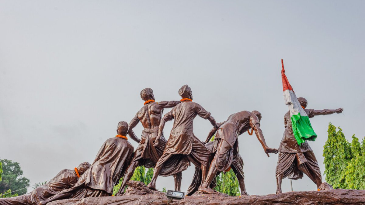 Shaheed Smarak, Patna, Pays Homage to the 7 Students Martyred During ...