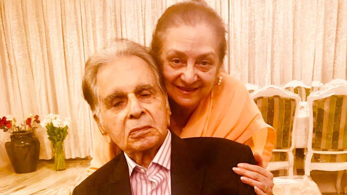 Dilip Kumar Birth Anniversary: Dilip Kumar का पोस्टर देखकर Saira Bano हुई इमोशनल