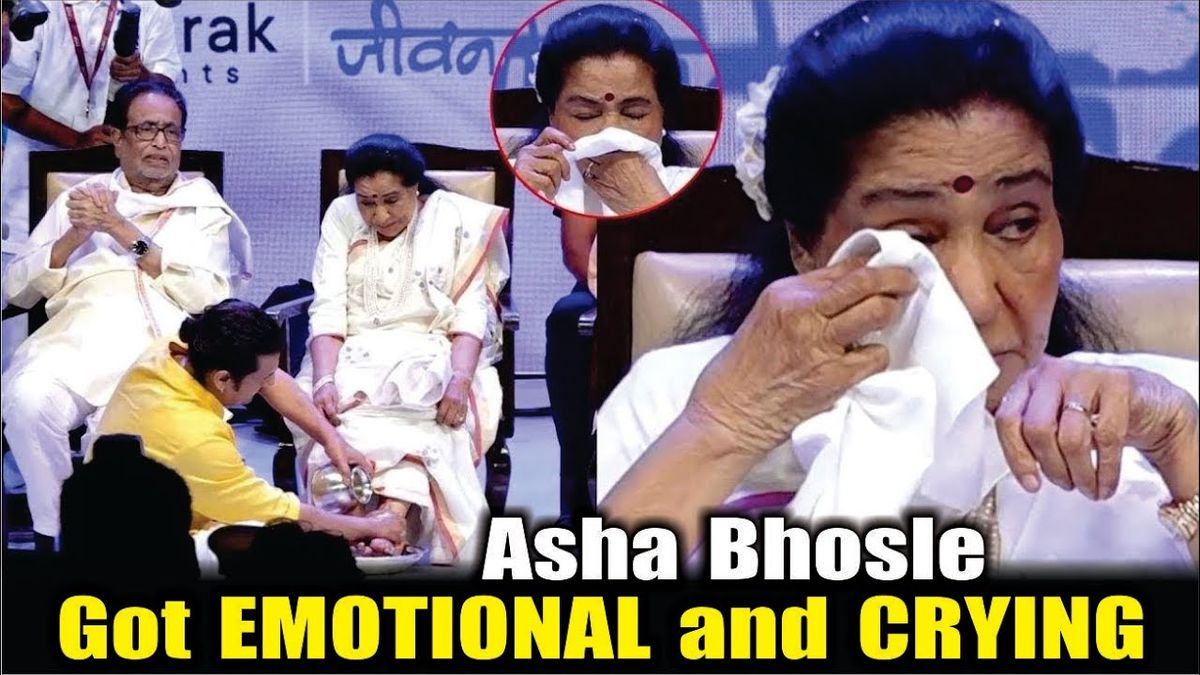 Asha Bhosle Got EMOTIONAL and CRYING After Sonu Nigam Washed Her Feet ...