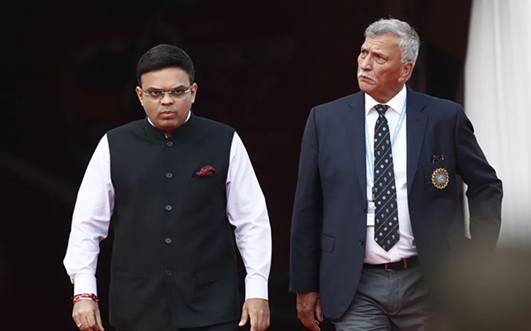 'Are baap re, ye toh dhoti khol raha hai' - Fans react as Former Indian ...