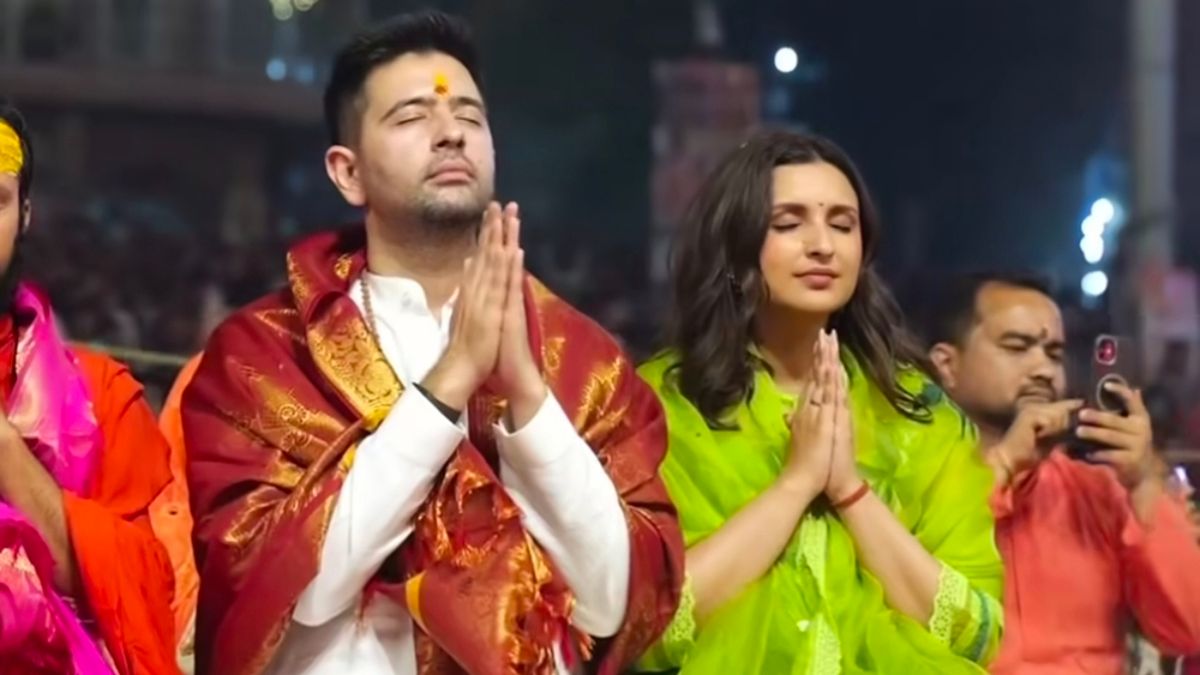 Parineeti Chopra & Raghav Chadha offer Ganga Aarti at Varanasi Ghat
