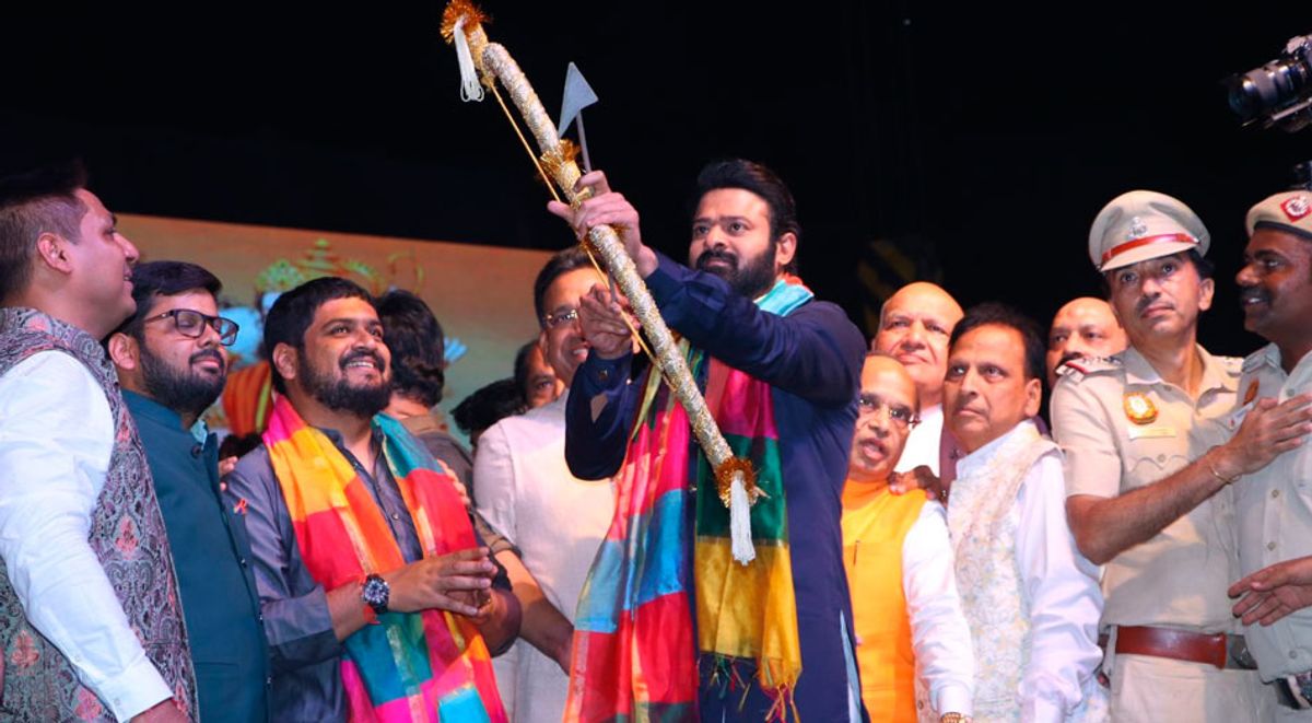 'Adipurush' Duo Prabhas & Om Raut Come Together For Raavan Dahan Post ...