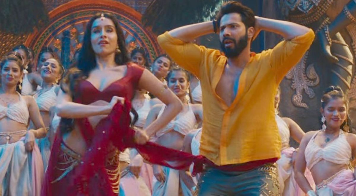 When Bhediya Met Stree! Shraddha Kapoor Makes A Sizzling Appearance In 'Thumkeshwari' Song From ...
