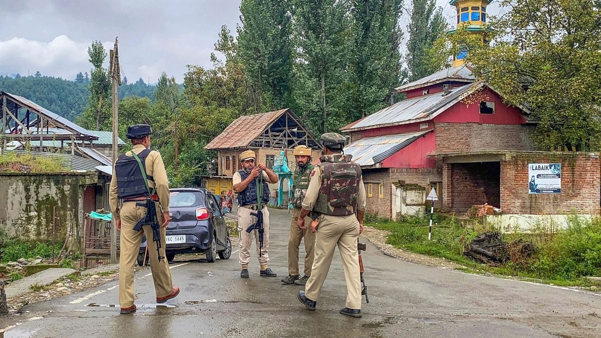Two terrorists killed, 3 soldiers injured in encounter in J-K's Kulgam