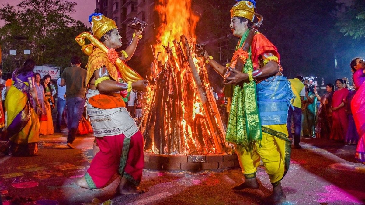 Andhra celebrates Bhogi with devotion, traditional fervour