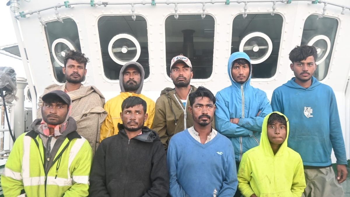 Coast Guard ship intercepts Pakistani fishing boat inside Indian waters