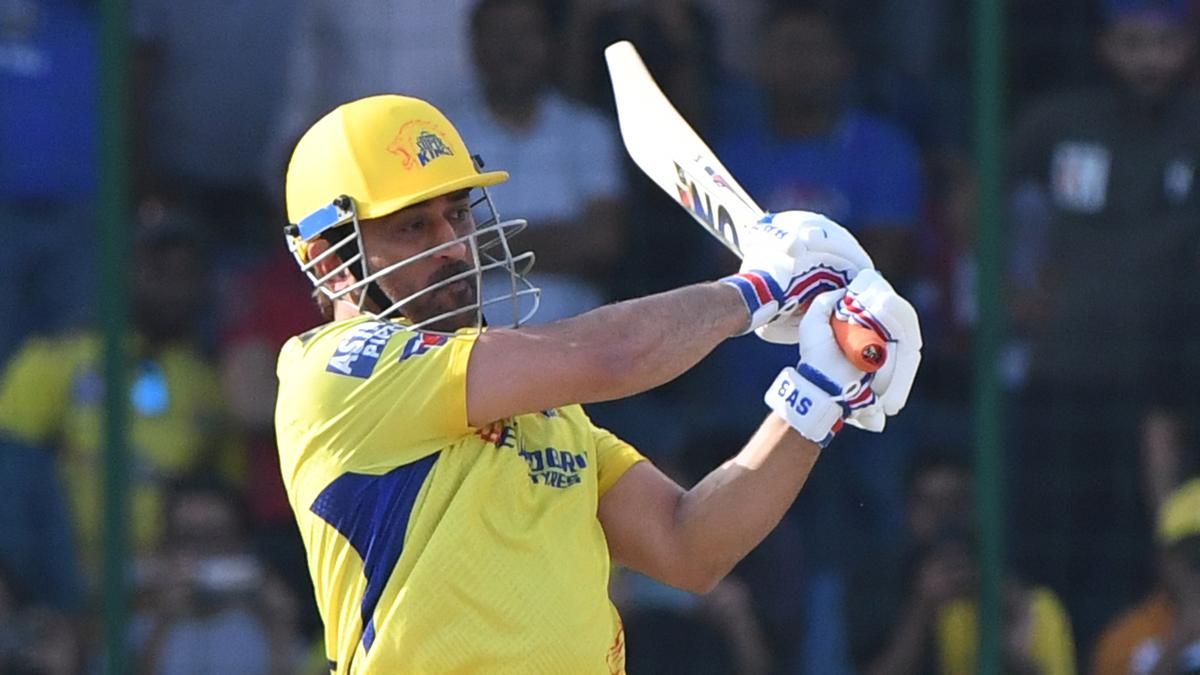 Dhoni fever grips Delhi, fans paint Feroz Shah Kotla yellow