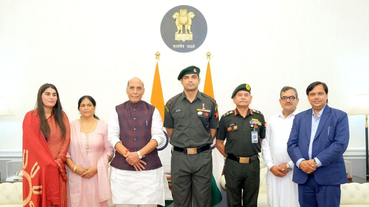 Olympic Gold Medallist Neeraj Chopra Honoured as Honorary Lieutenant ...