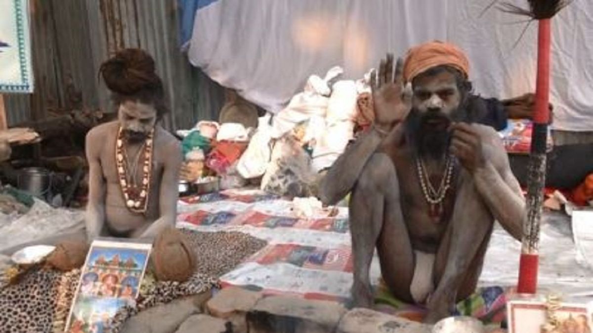 Naga Sadhus in Kumbh Mela: महाकुंभ से विदाई लेने से पहले नागा साधु क्या खाते हैं. जानें सदियों ...
