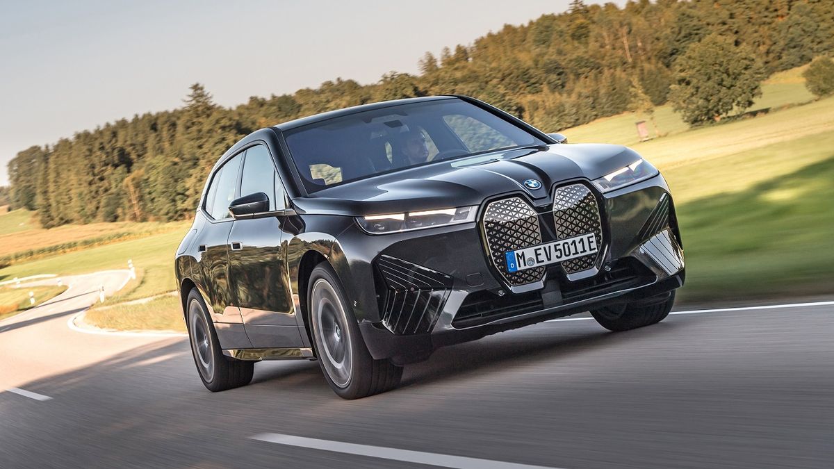 BMW की पहली Electronic कार हुई भारत में लॉन्च, बाकी गाड़ियों को छोड़ा पीछे