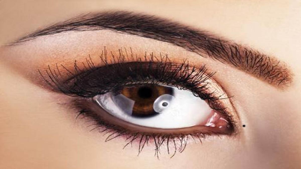 Samudrik Shastra Eye Moles: जिन लोगों की आंखों के पास इस जगह होता है ...