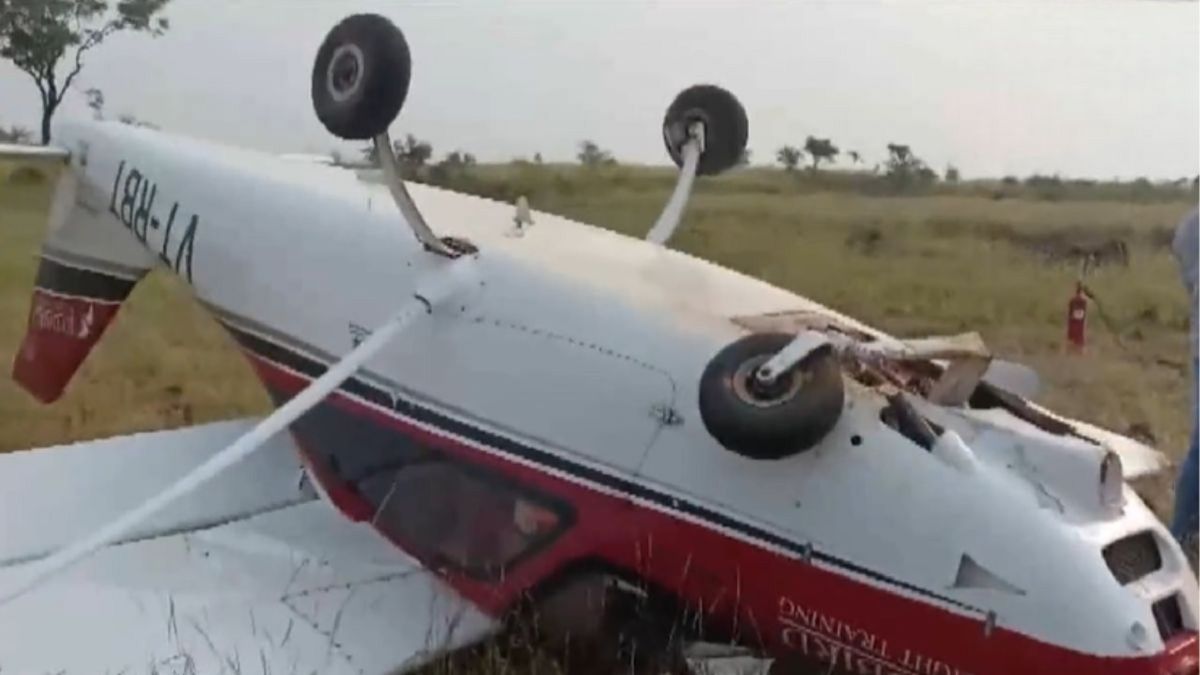 Pune Aircraft Crashed: पुणे में ट्रेनिंग एयरक्राफ्ट क्रैश, देखें दिल ...