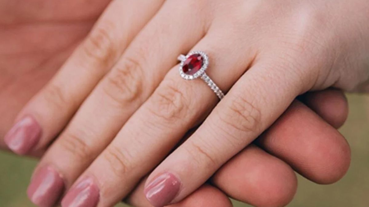 Manikya Ratna: ये राशियां जरूर धारण करें माणिक्य रत्न, चमक जाएगा भाग्य ...