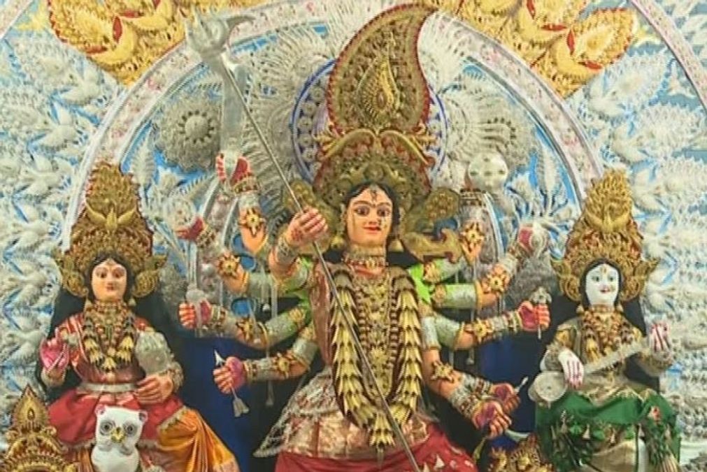 Durga Puja: Devotion peaks as Maha Ashtami and Maha Navami rituals ...