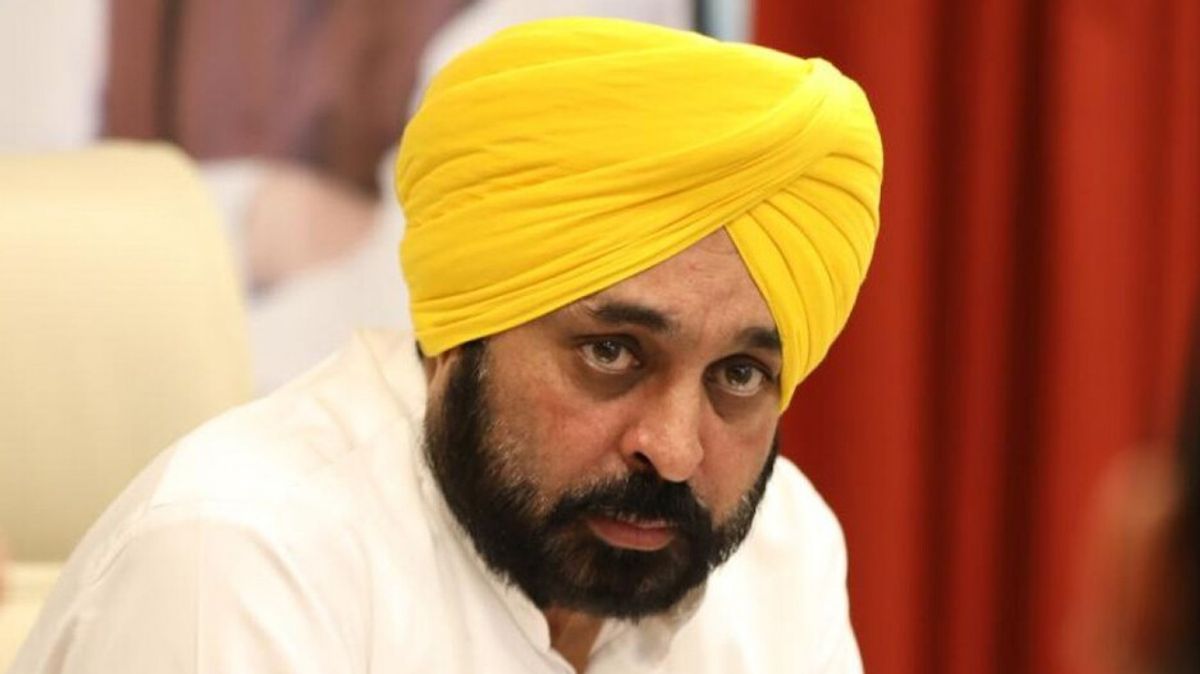 Punjab CM deplaned in Frankfurt; AAP trashes 'drunk' allegations