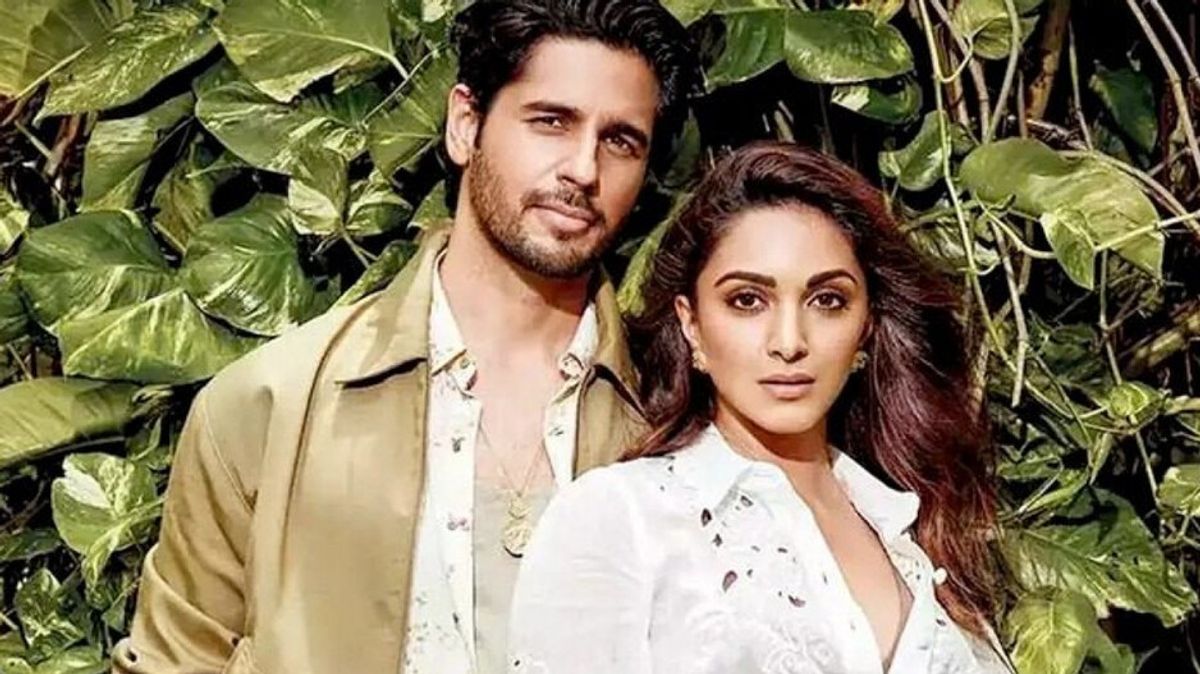 Kiara Advani, Sidharth Malhotra sign a 3 movie multi-crore deal with ...