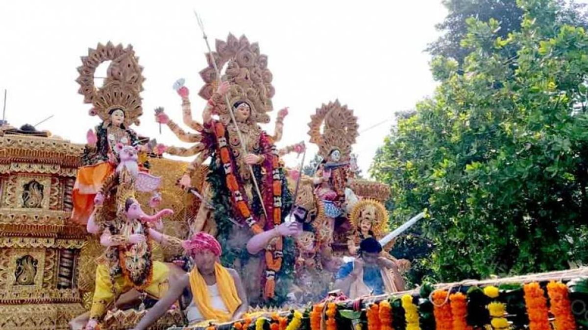 Durga Puja: Grand immersion ceremony begins in Cuttack, Bhubaneswar ...