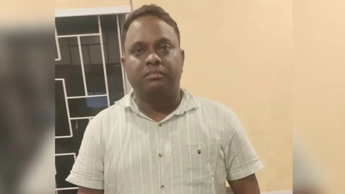 Odisha doctor caught while 'accepting bribe' to provide favourable post-mortem report