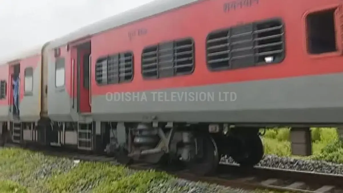 Mahima Gosain Express derails near Sambalpur Railway Station