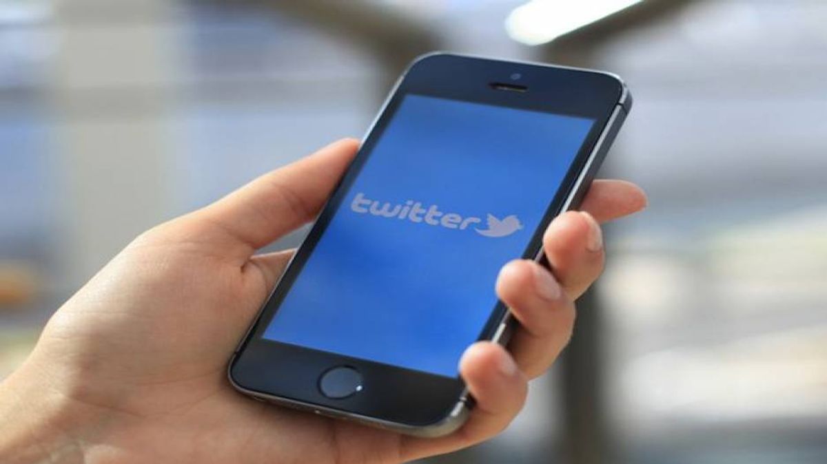 Twitter signs pact with Bloomberg to live stream financial news