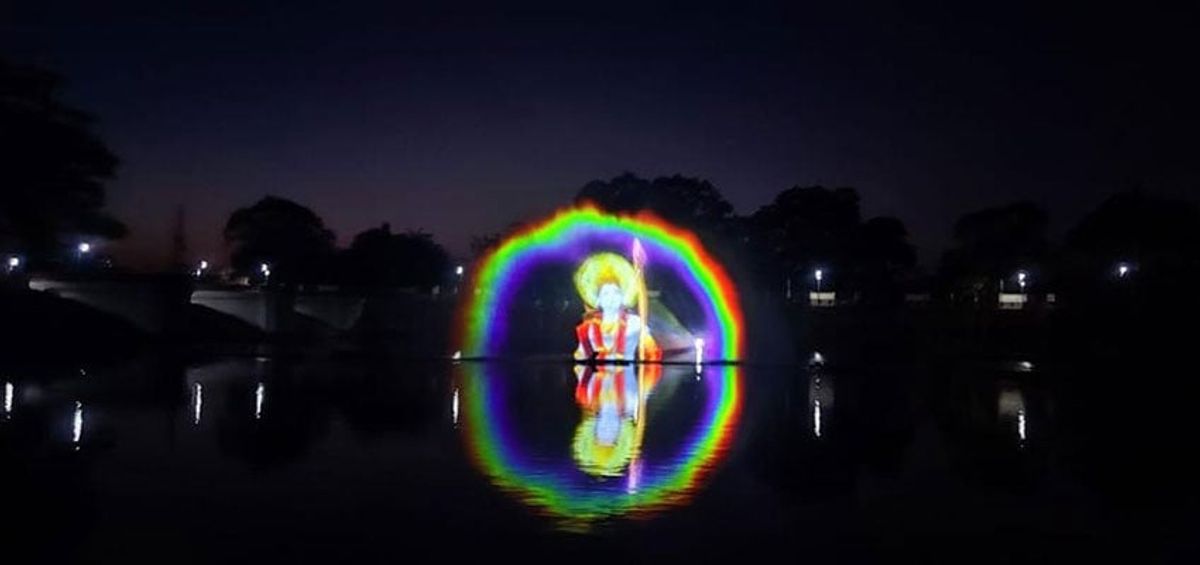 Mesmerizing Holographic Water Projection with Synchronized Fountains ...