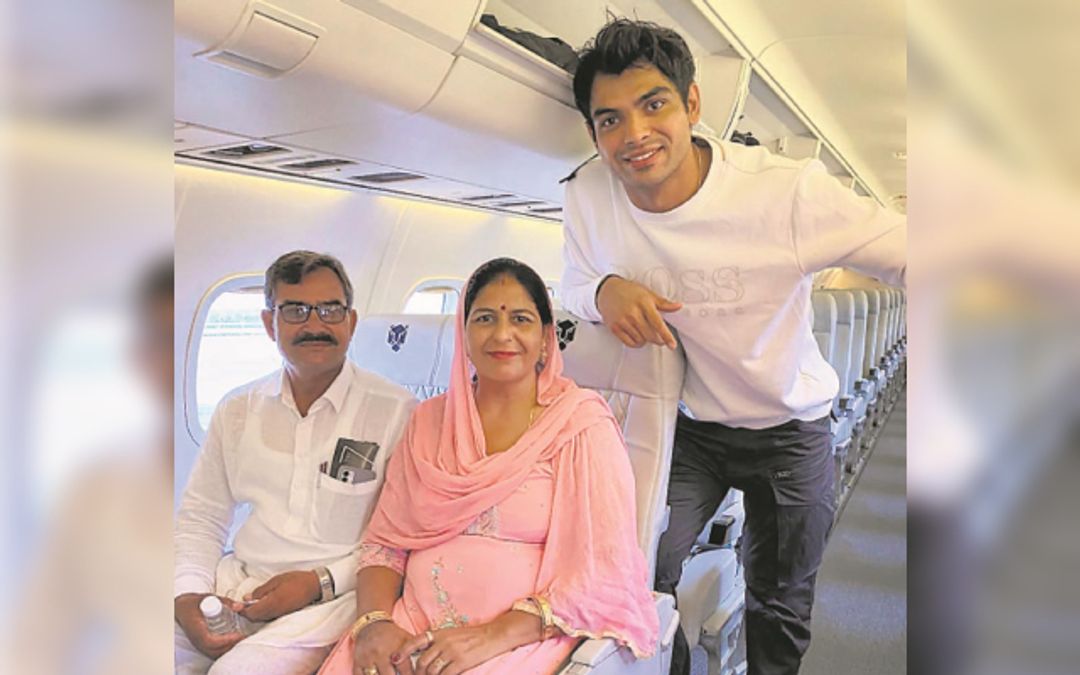 Neeraj Chopra’s Mother Is Winning Hearts of Netizens, Know Why