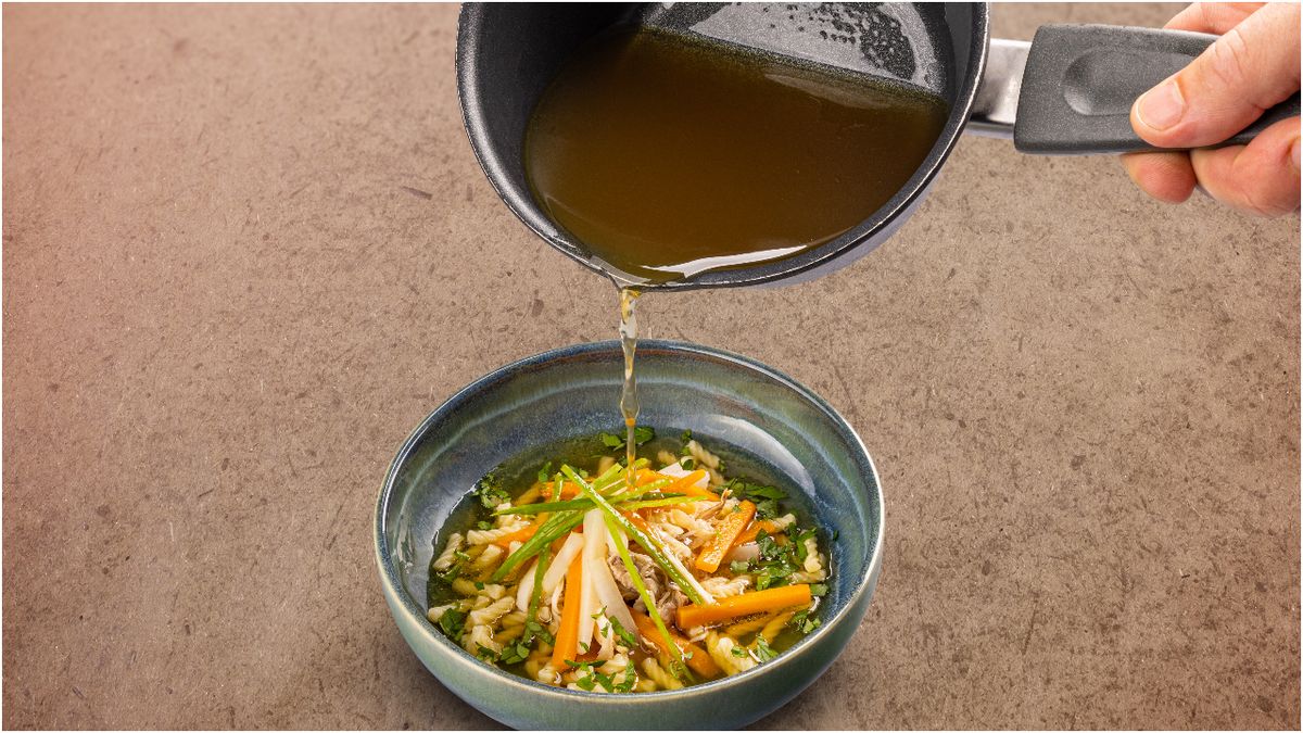 Leftover oil: వంట తర్వాత మిగిలిపోయిన నూనెతో ఏం చేయాలి?