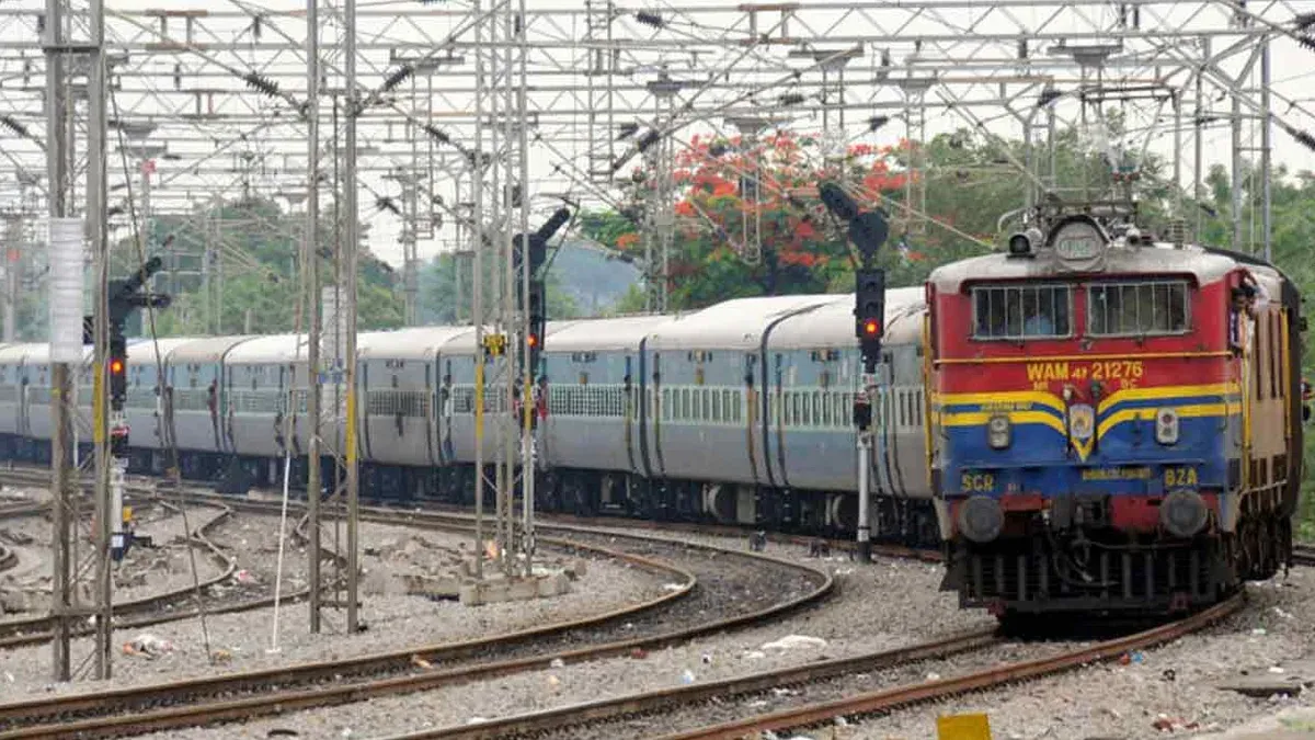 Cancellation of Trains: రైల్వే ప్రయాణికులకు అలర్ట్.. తుపాను ఎఫెక్ట్ ...