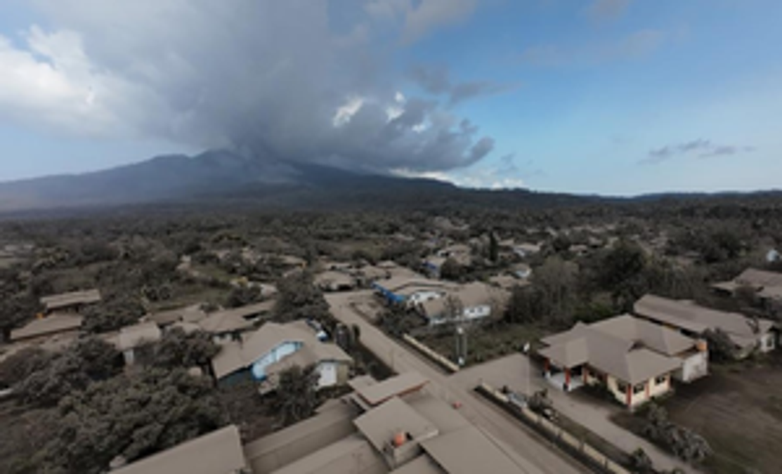 Indonesia's Mt Lewotobi erupts, alert level at highest as ash reaches ...