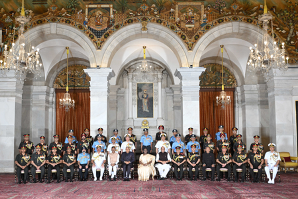 President presents Distinguished Service Awards to 92 armed forces ...