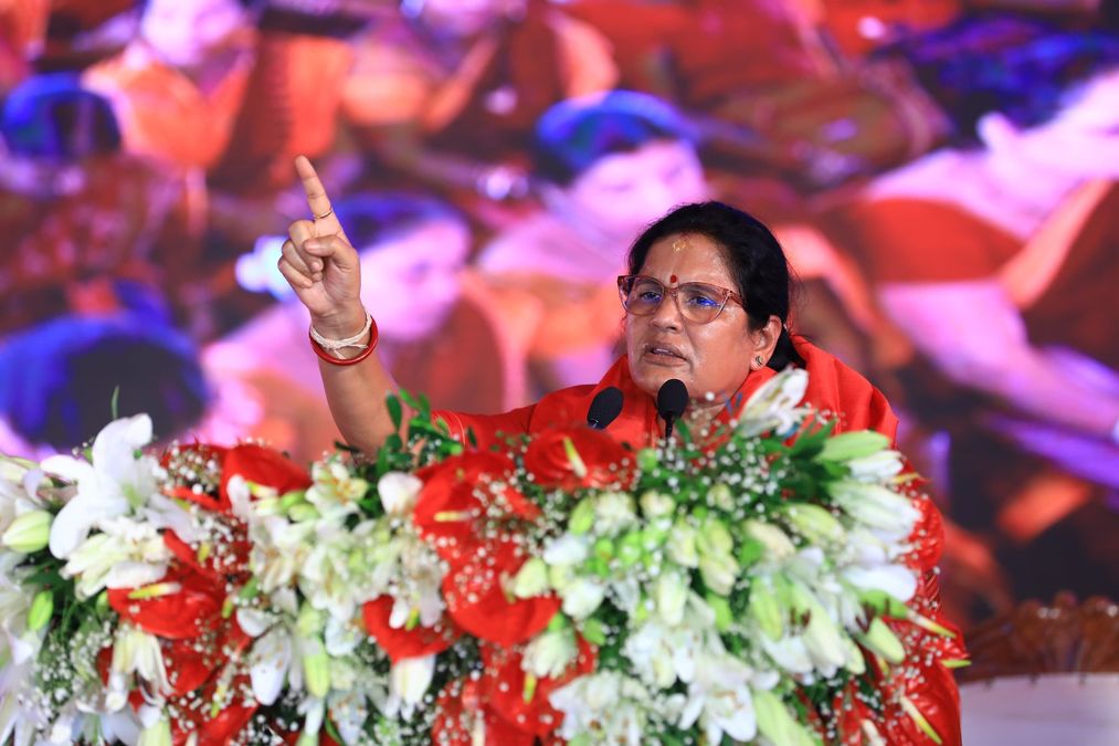 Deputy CM Prabhati Parida speaks to Anganwadi worker assaulted in ...