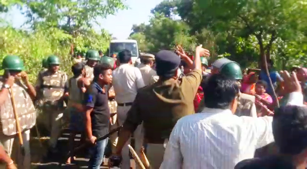 Anti-liquor movement: Villagers jostle with cops protesting proposed ...
