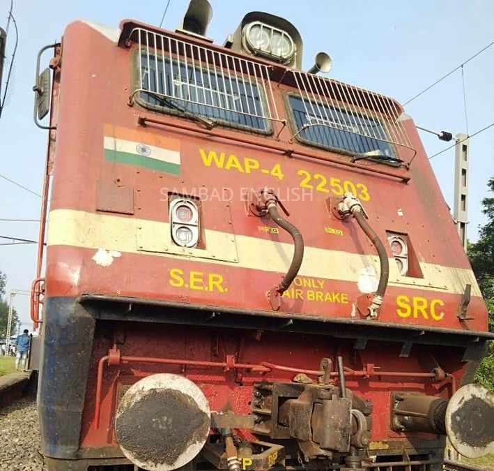 Duronto Express stranded for hours in Odisha's Balasore