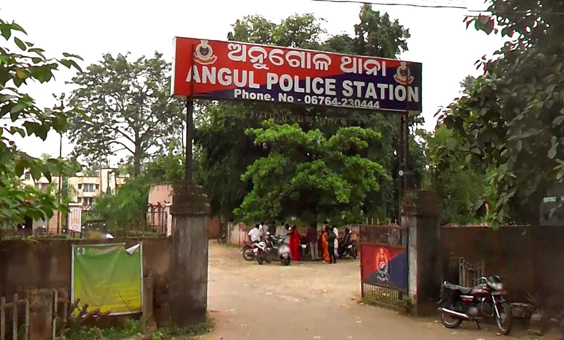 Class 9 student ‘attacked’ by senior student with sharp weapon in ...