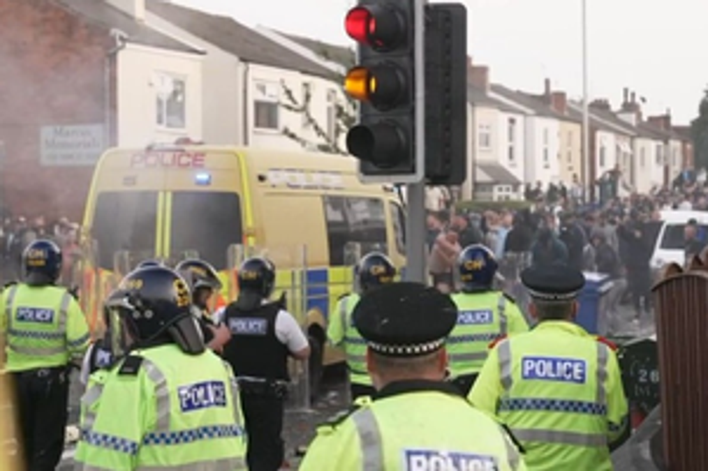 Public order 'stabilises' in UK after days of riots