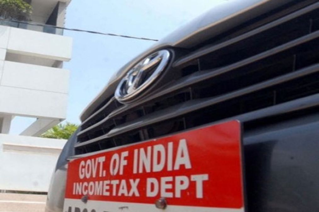 Income Tax dept finds unaccounted transactions over Rs 1K cr during searches