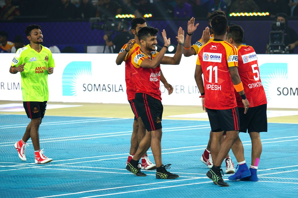 CM Naveen Patnaik felicitates Kho Kho Champion Team 'Odisha Juggernauts'