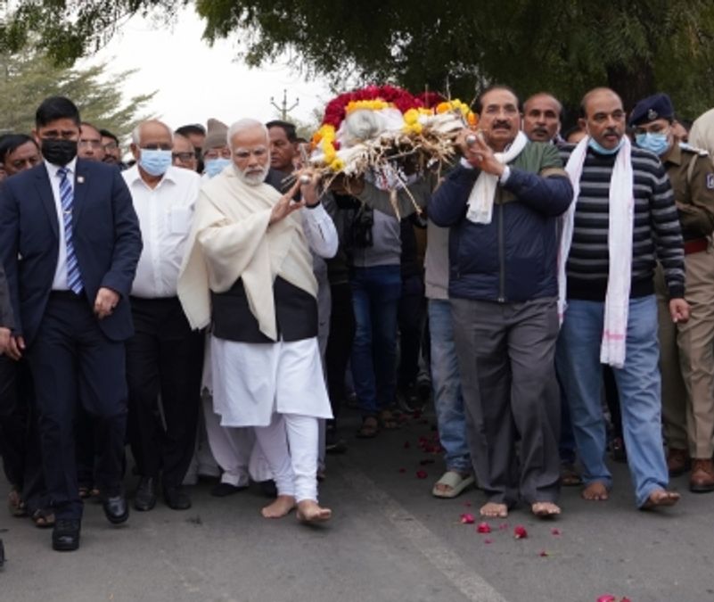 PM Modi performs last rites of his mother Heeraben in Gandhinagar