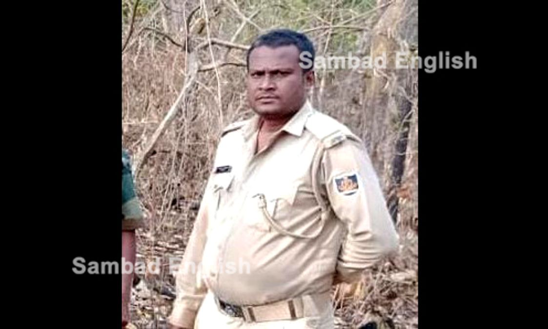 Odisha Govt hands over cheque of Rs 5 Lakh to shot dead Similipal forester Mathi Hansda’s next ...
