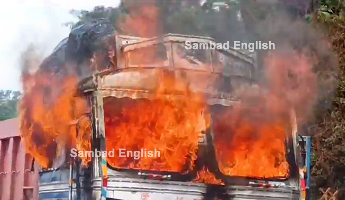 (Watch): Moving Hyva truck catches fire in Odisha’s Keonjhar district ...