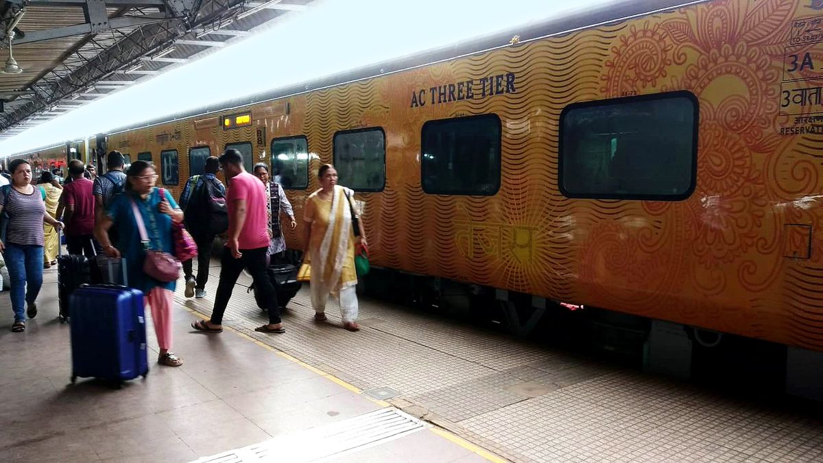 Bhubaneswar-New Delhi Rajdhani Express rakes to run with Tejas Coaches ...