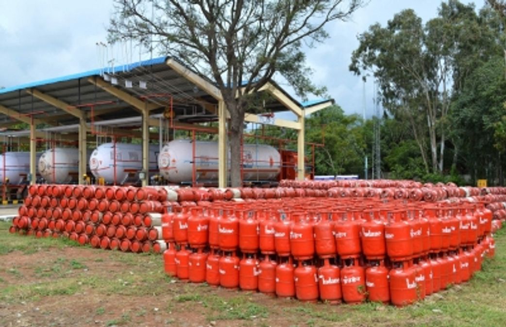 Commercial LPG cylinder price hiked by huge Rs 209