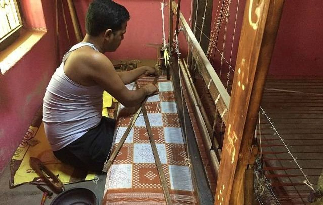Odisha announces monthly financial aid for senior weavers, artisans
