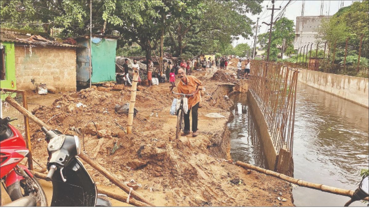 କେବେ ସୁଧୁରିବ ବମିଖାଲ କେନାଲ୍ ରାସ୍ତା? ଖୋଳିଦେଇ ଛାଡ଼ିଦେଲେ