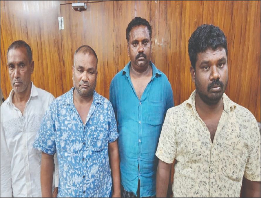 ଧରାହେଲେ କାର୍‌ କାଚଭଙ୍ଗା ଗ୍ୟାଙ୍ଗ୍