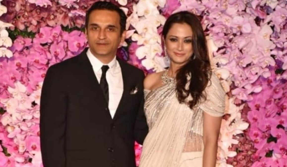 Gayatri Joshi, Vikas Oberai Return To Mumbai; No Case Filed: Report