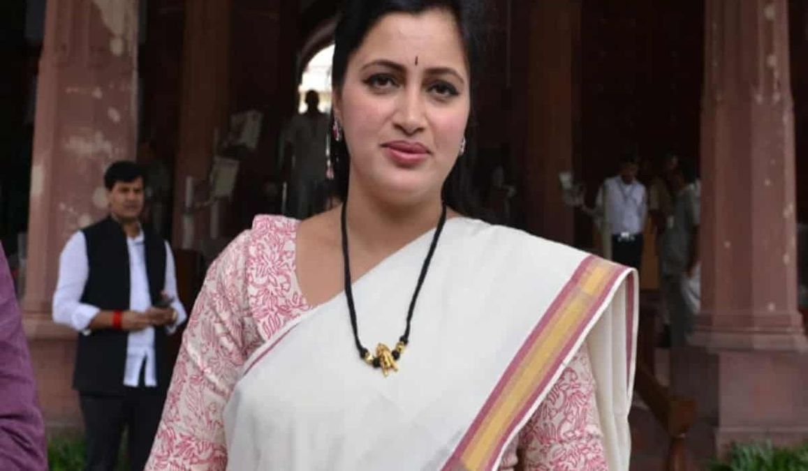 Who Is Navneet Rana? MP Decides To Chant Hanuman Chalisa Outside Matoshree