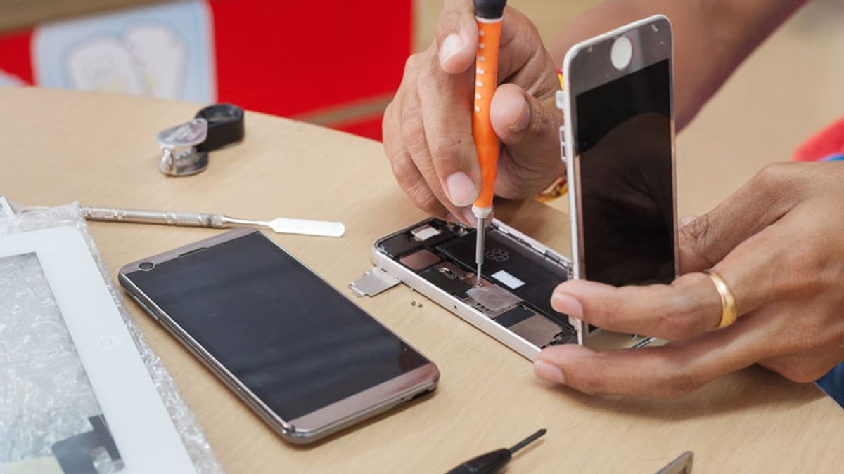 Cell Phone Repair awards digital mandate to Brand Bazooka