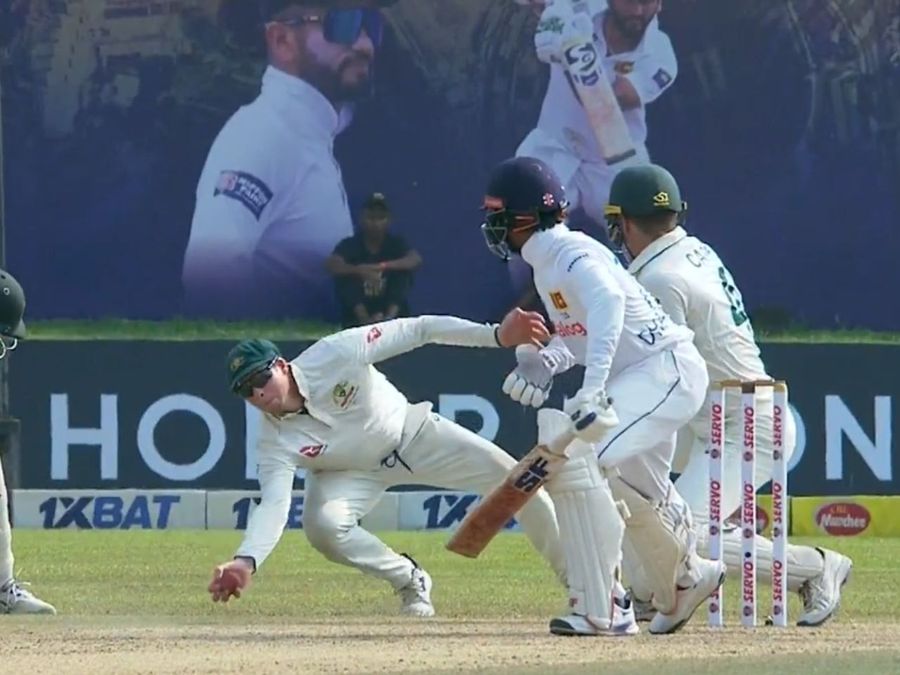 Steve Smith takes outrageous one-handed catch to dismiss Dhananjaya De ...